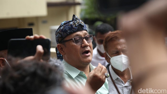 Edy Mulyadi Tersangka Ujaran Kebencian Terkait Kasus ‘Tempat Jin Buang ... Edy Mulyadi Tersangka Ujaran Kebencian Terkait Kasus ‘Tempat Jin Buang ...